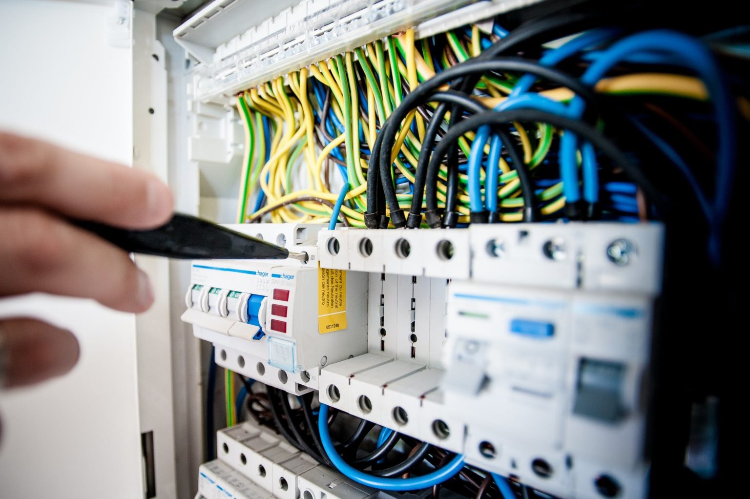 Electrical safety | 2020 guide for employers